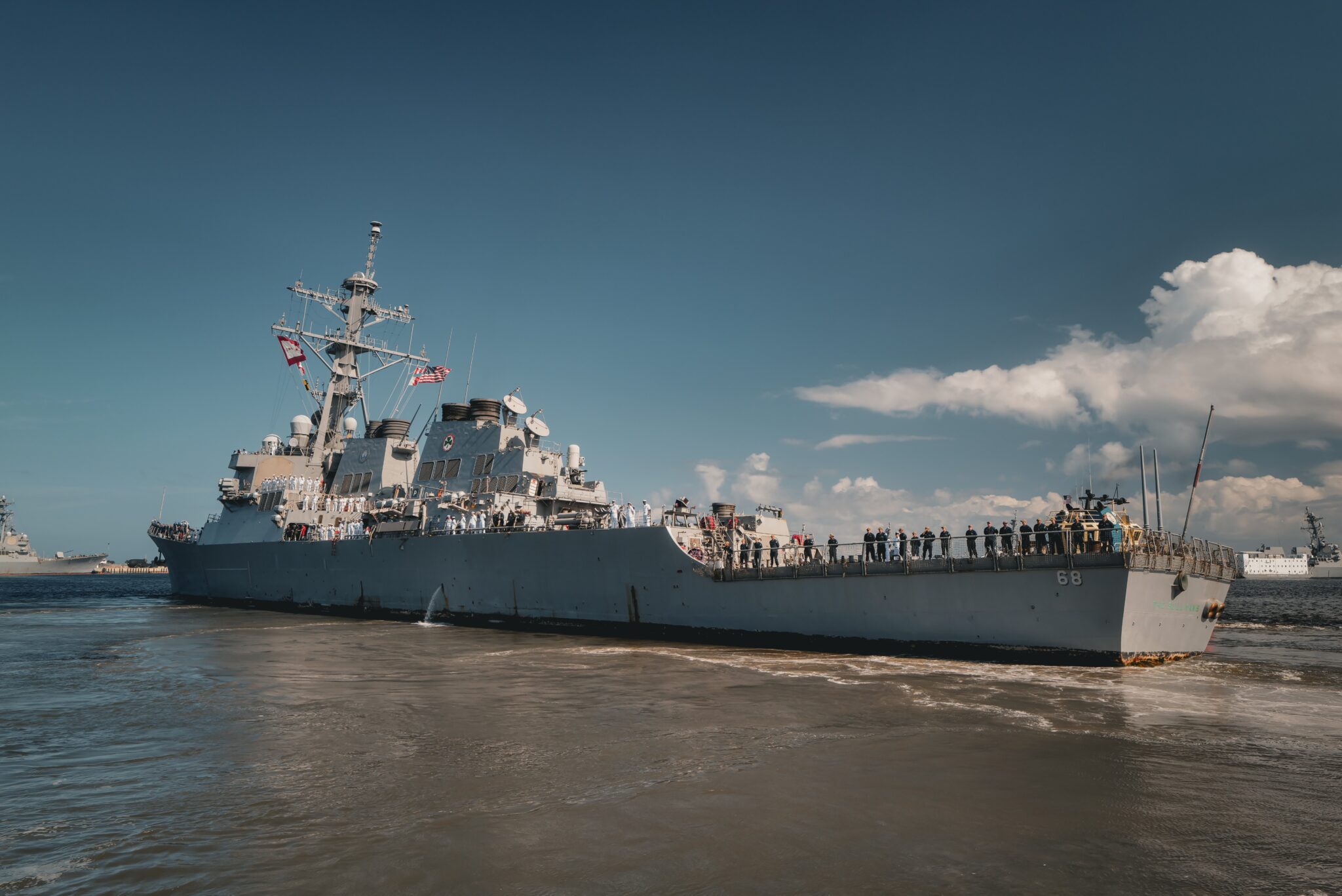 USS The Sullivans Deploys - Seapower
